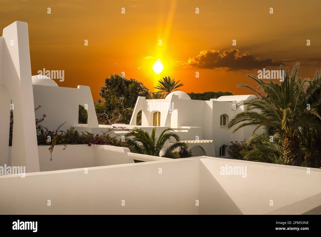 Whites houses hi-res stock photography and images - Alamy