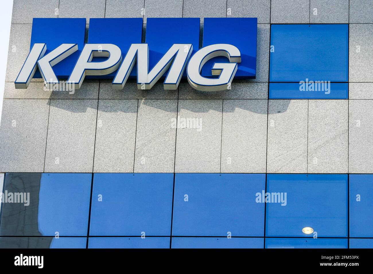 KPMG building, La Defense district, Paris, Ile-de-France, France Stock ...