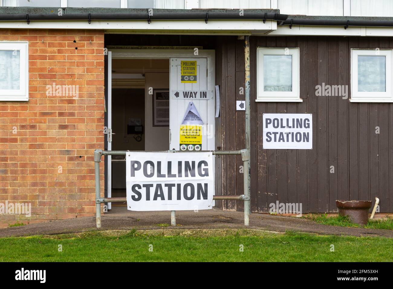 Kent village sign signs hi-res stock photography and images - Alamy