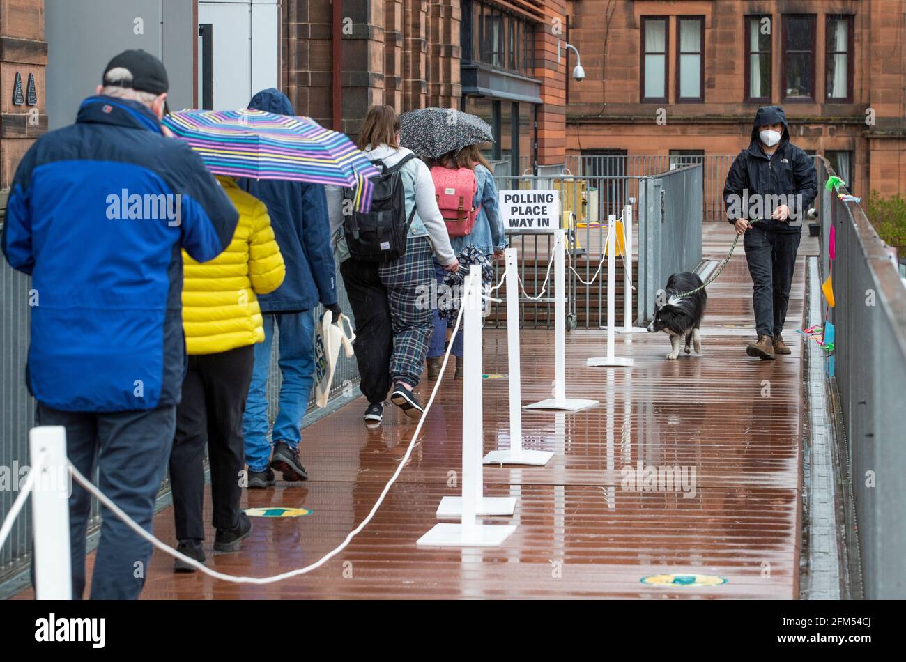 Polling station queue and uk hi-res stock photography and images - Alamy