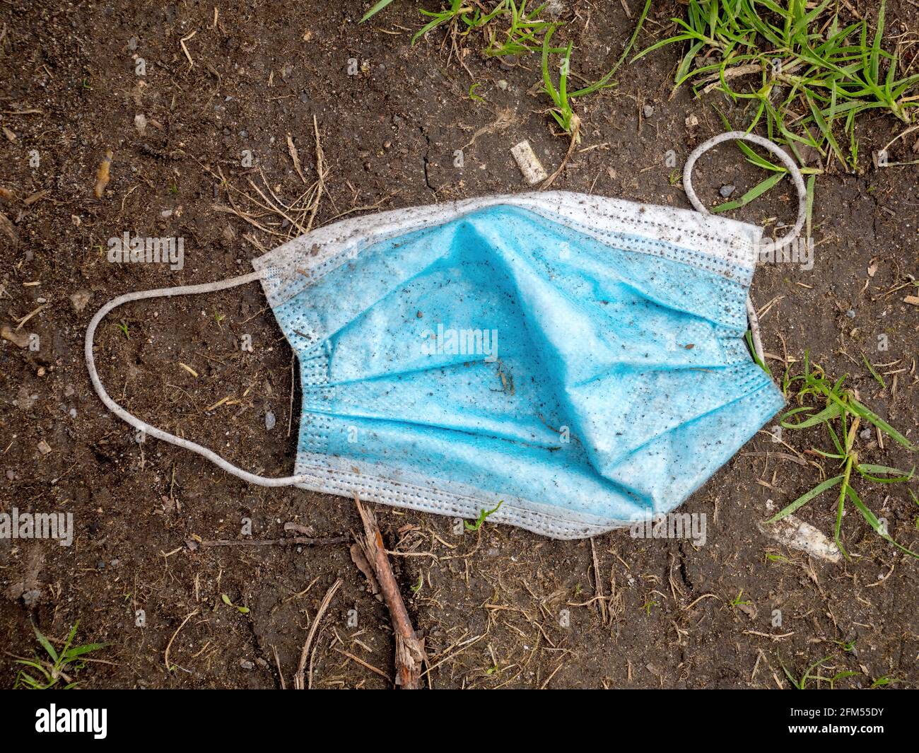 Disposable mask hi-res stock photography and images - Alamy