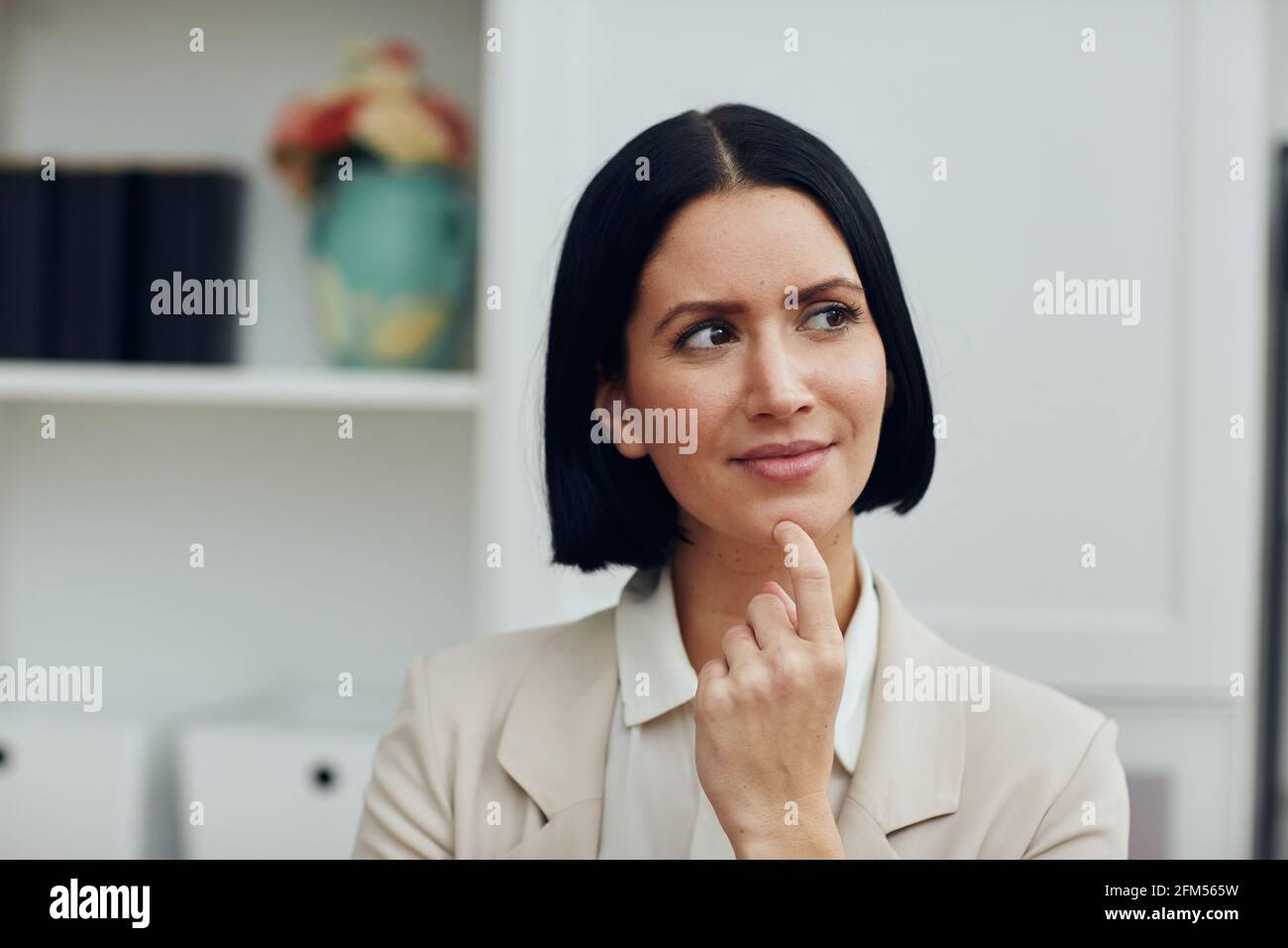 portrait of a beautiful businesswoman in the office Stock Photo - Alamy
