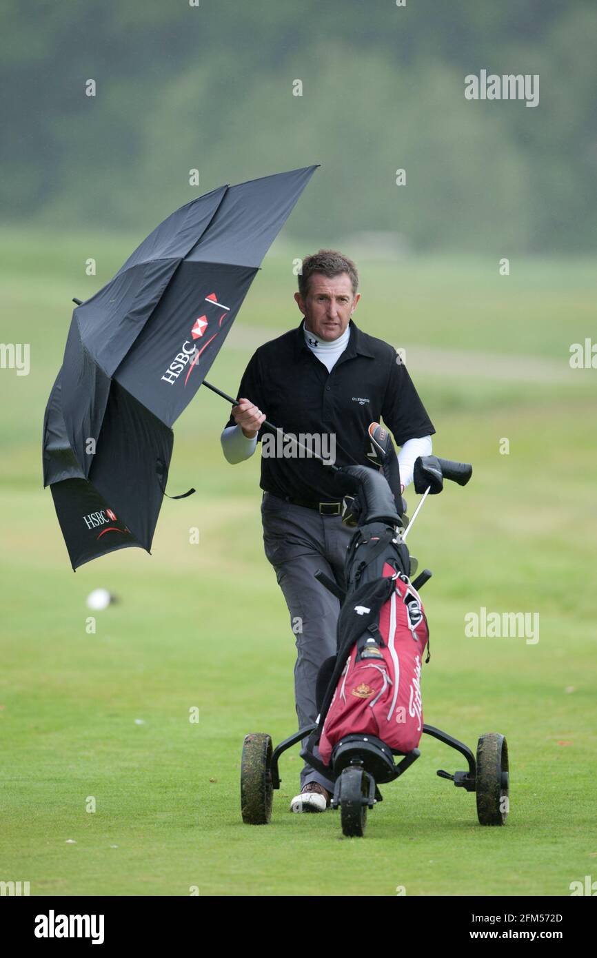 Former Wales rugby International Jonathan Davies OBE playing golf Stock ...