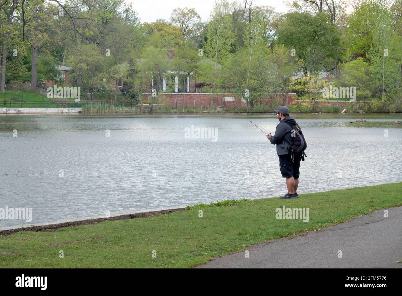 Fishing in new york city hi-res stock photography and images - Alamy