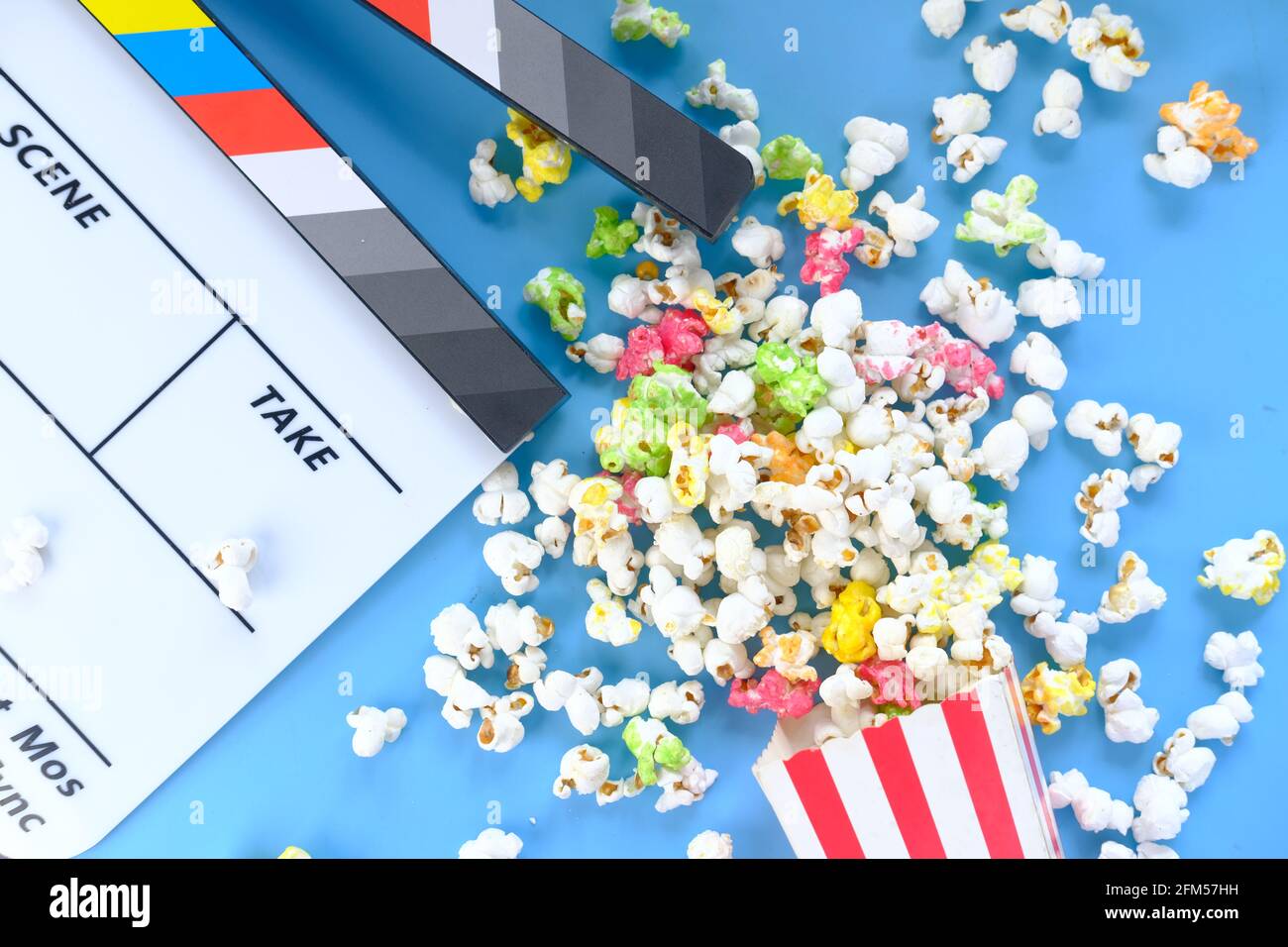 Movie clapper board and popcorn on blue background Stock Photo - Alamy