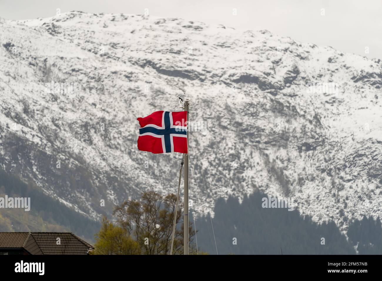 Snow covered union flag hi-res stock photography and images - Alamy