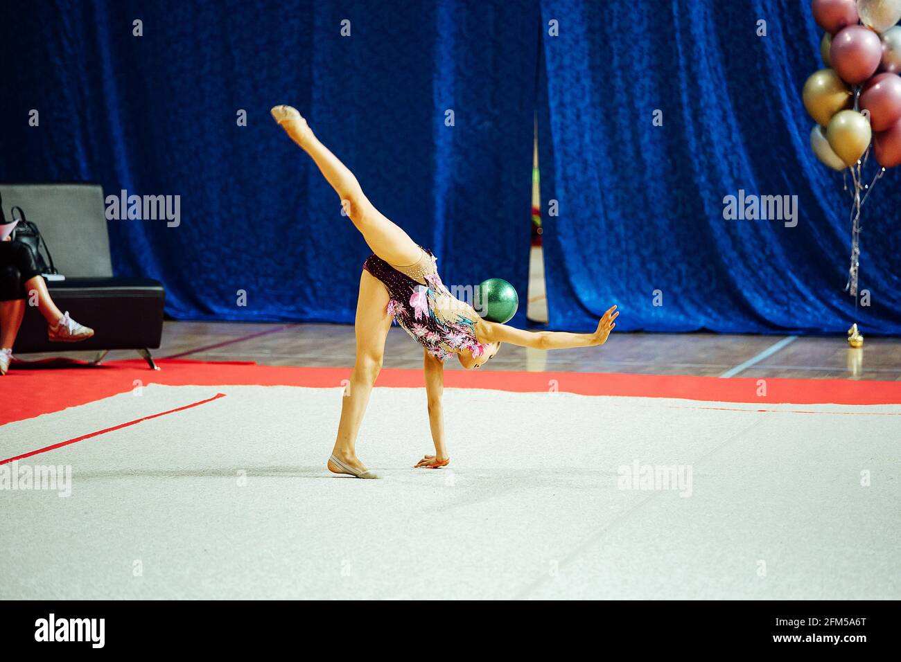 Athlete performs handstand hi-res stock photography and images - Alamy Athlete performs handstand hi-res stock photography and images - Alamy