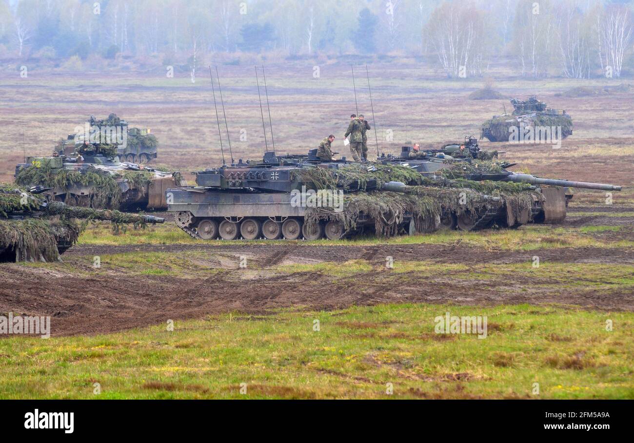06 May 2021, Saxony-Anhalt, Letzlingen: Soldiers of Tank Battalion 414 ...