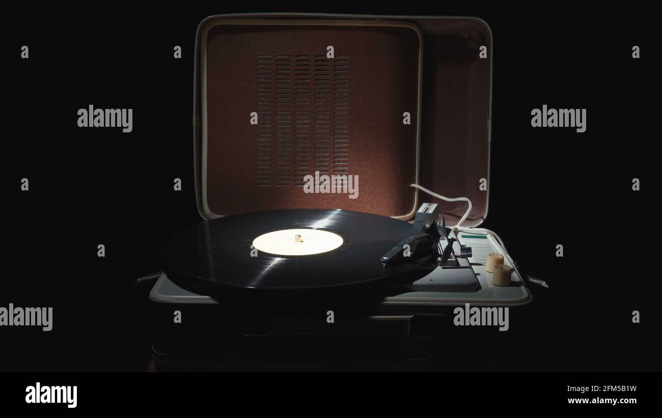 Old gramophone record player hi-res stock photography and images - Alamy