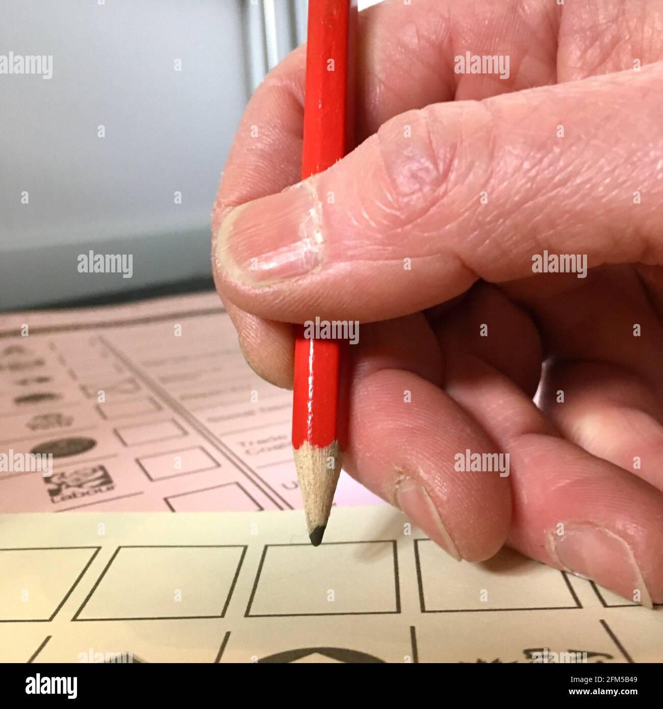 Voting in mayoral council elections hi-res stock photography and images ...