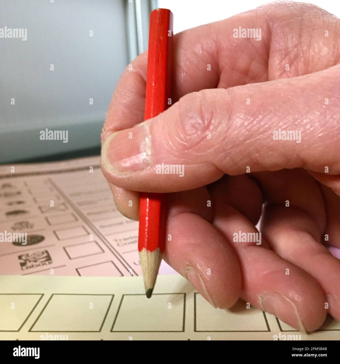 Voting in mayoral council elections hi-res stock photography and images ...