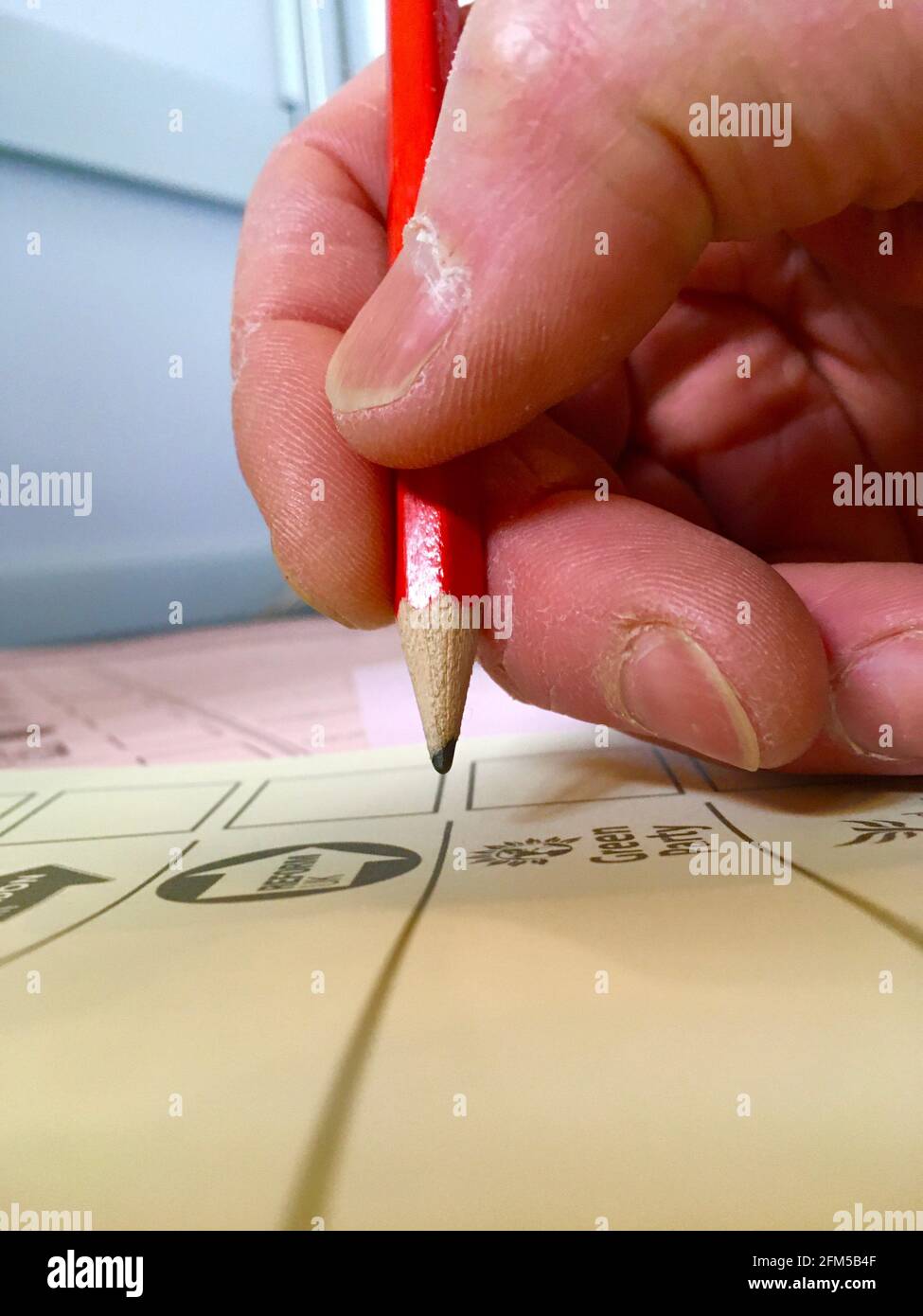 Voting in mayoral council elections hi-res stock photography and images ...