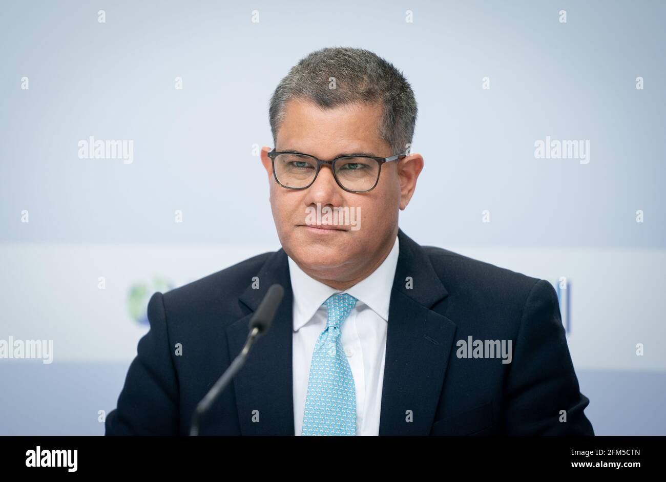 Alok sharma cop26 hi-res stock photography and images - Alamy