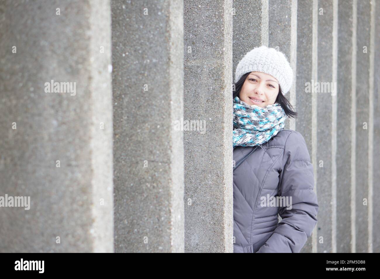 Hiding behind column hi-res stock photography and images - Alamy