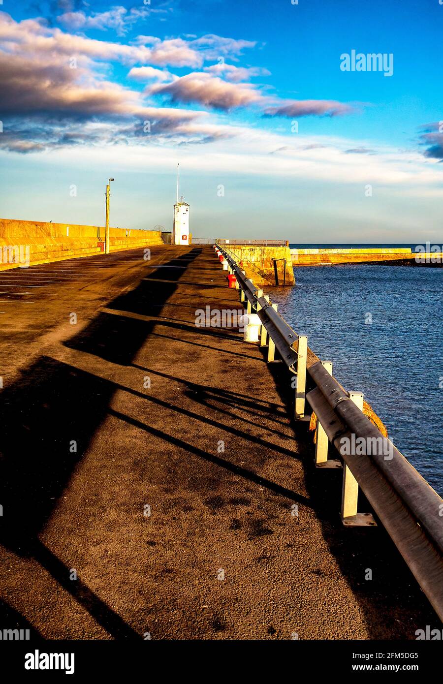 Seahouses north sunderland harbour hi-res stock photography and images ...
