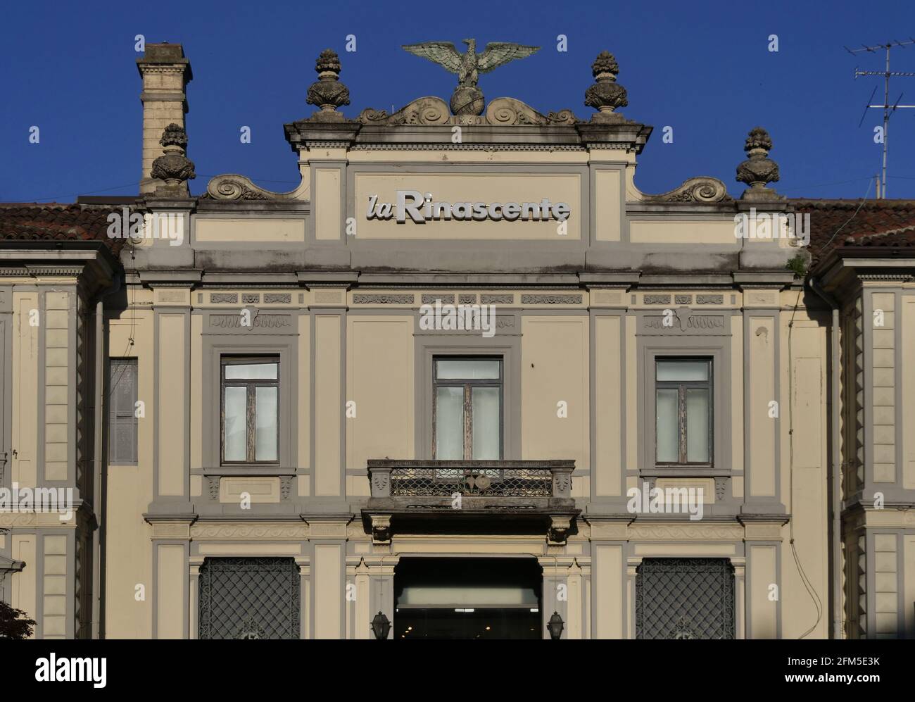 La rinascente logo hi-res stock photography and images - Alamy