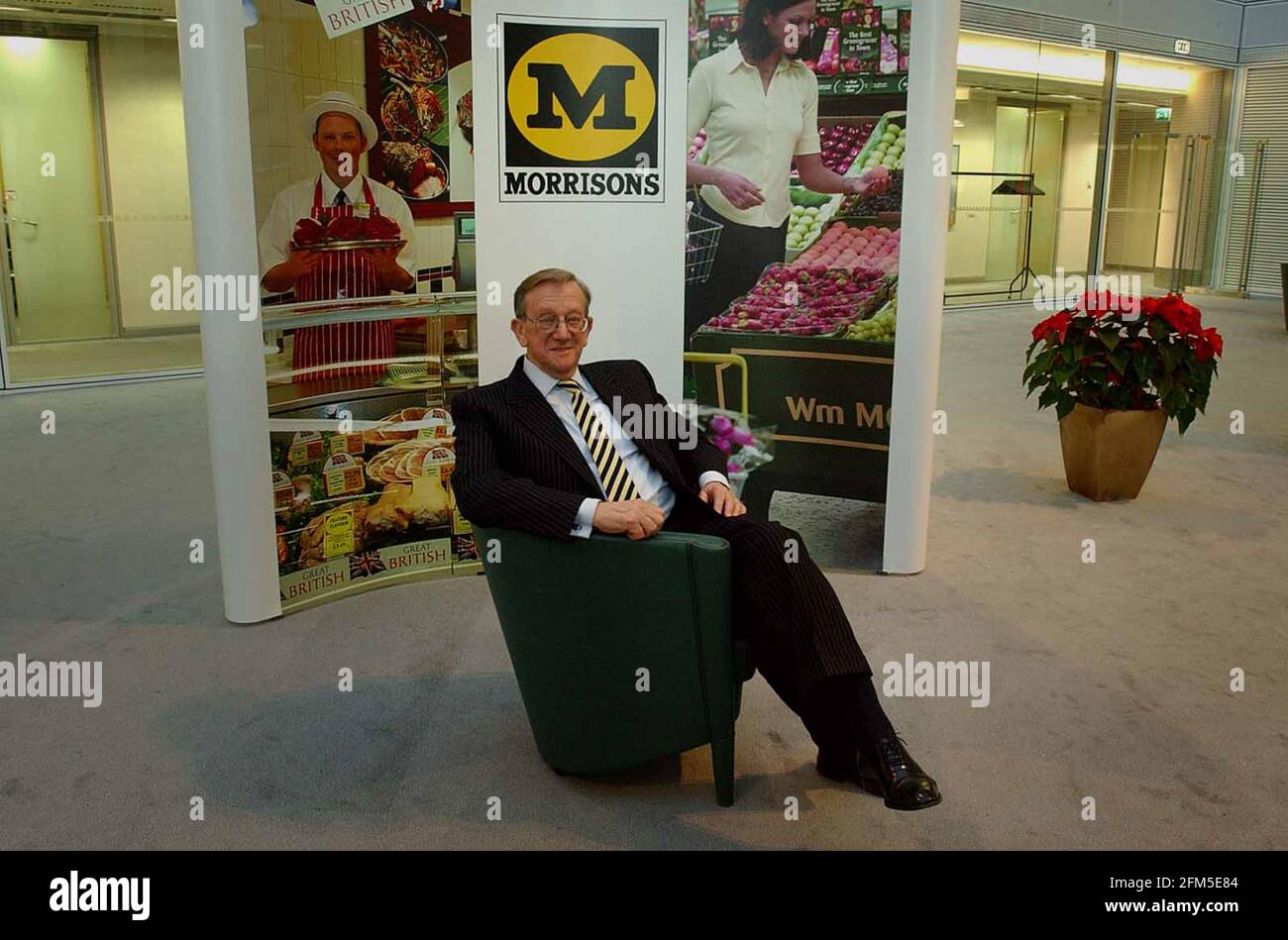 KENNETH MORRISON AND OF MORRISONS SUPERMARKETS.15/12/03 PILSTON Stock ...
