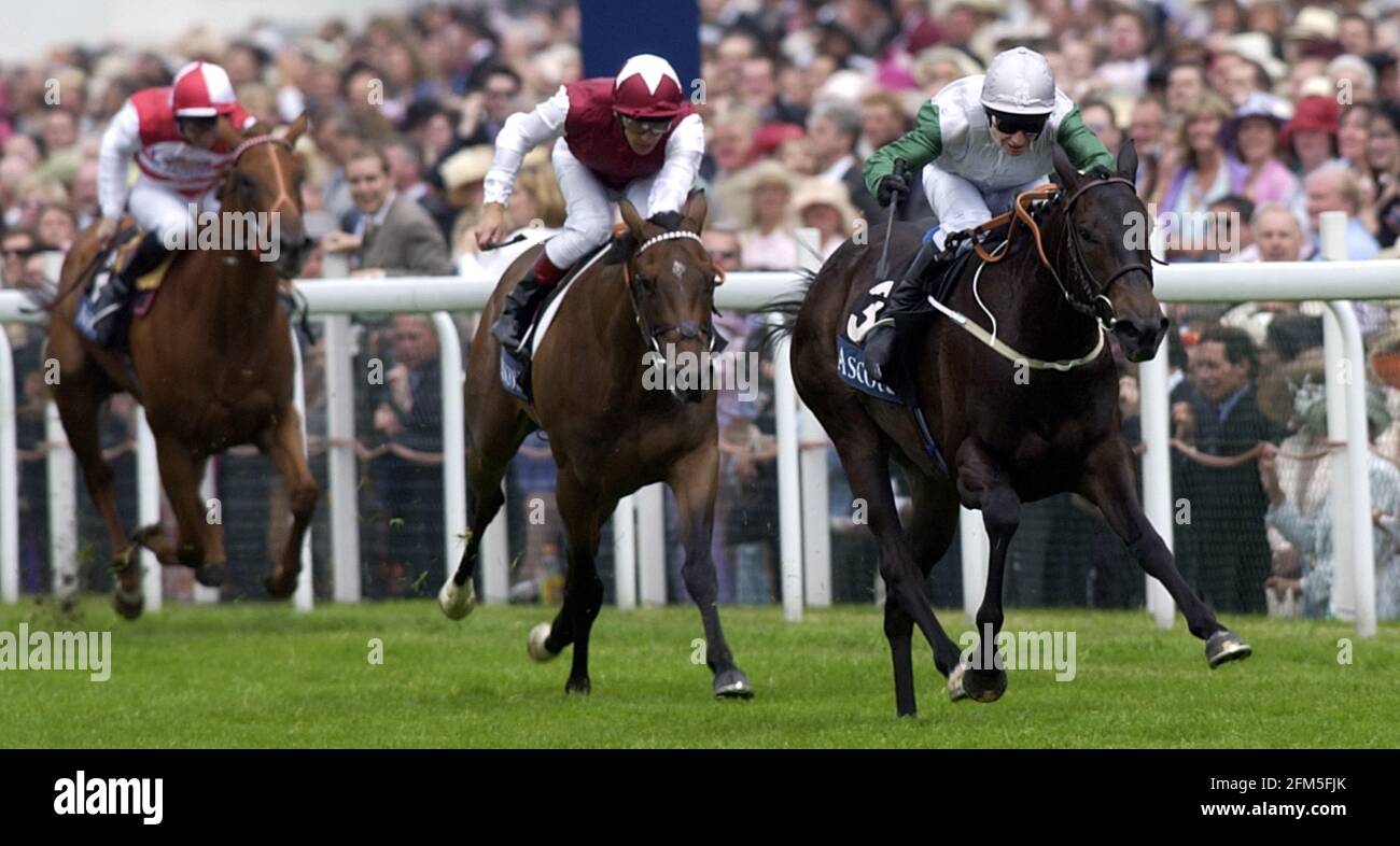 The queen horse racing winner hi-res stock photography and images - Alamy