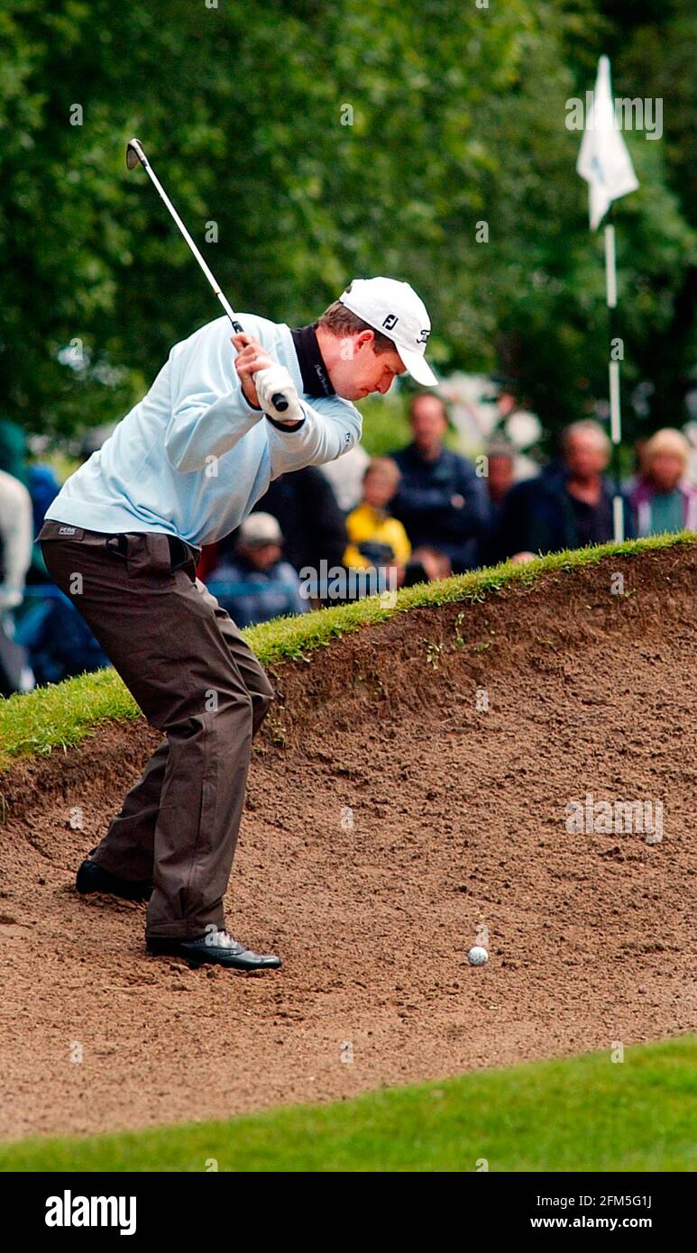 VOLVO PGA CHAMPIONSHIP AT WENTWORTH 26/5/2002 ANDERS HANSEN 3RD SHOT TO ...