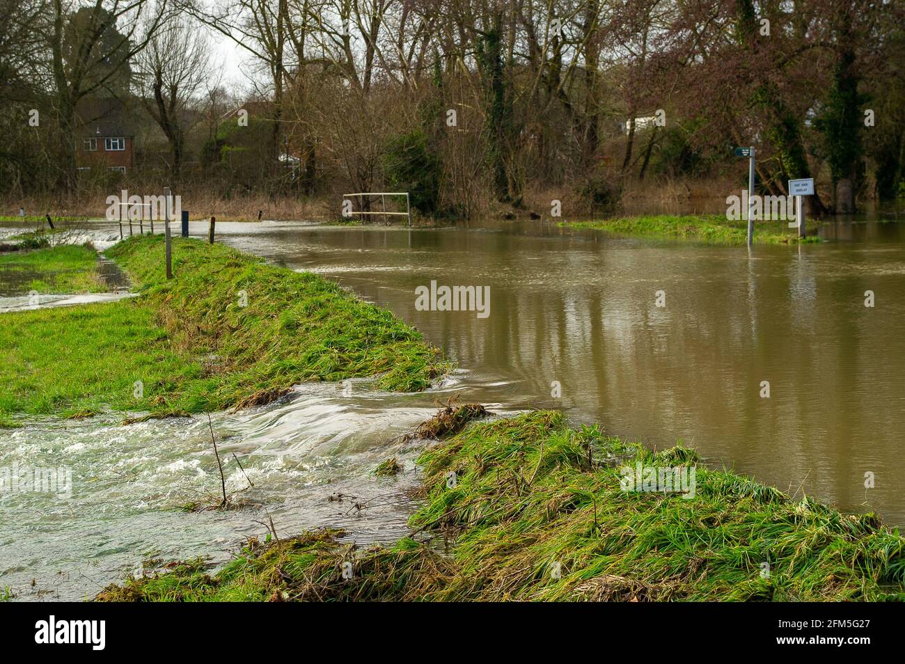 Flooding Cookham High Resolution Stock Photography and Images - Alamy