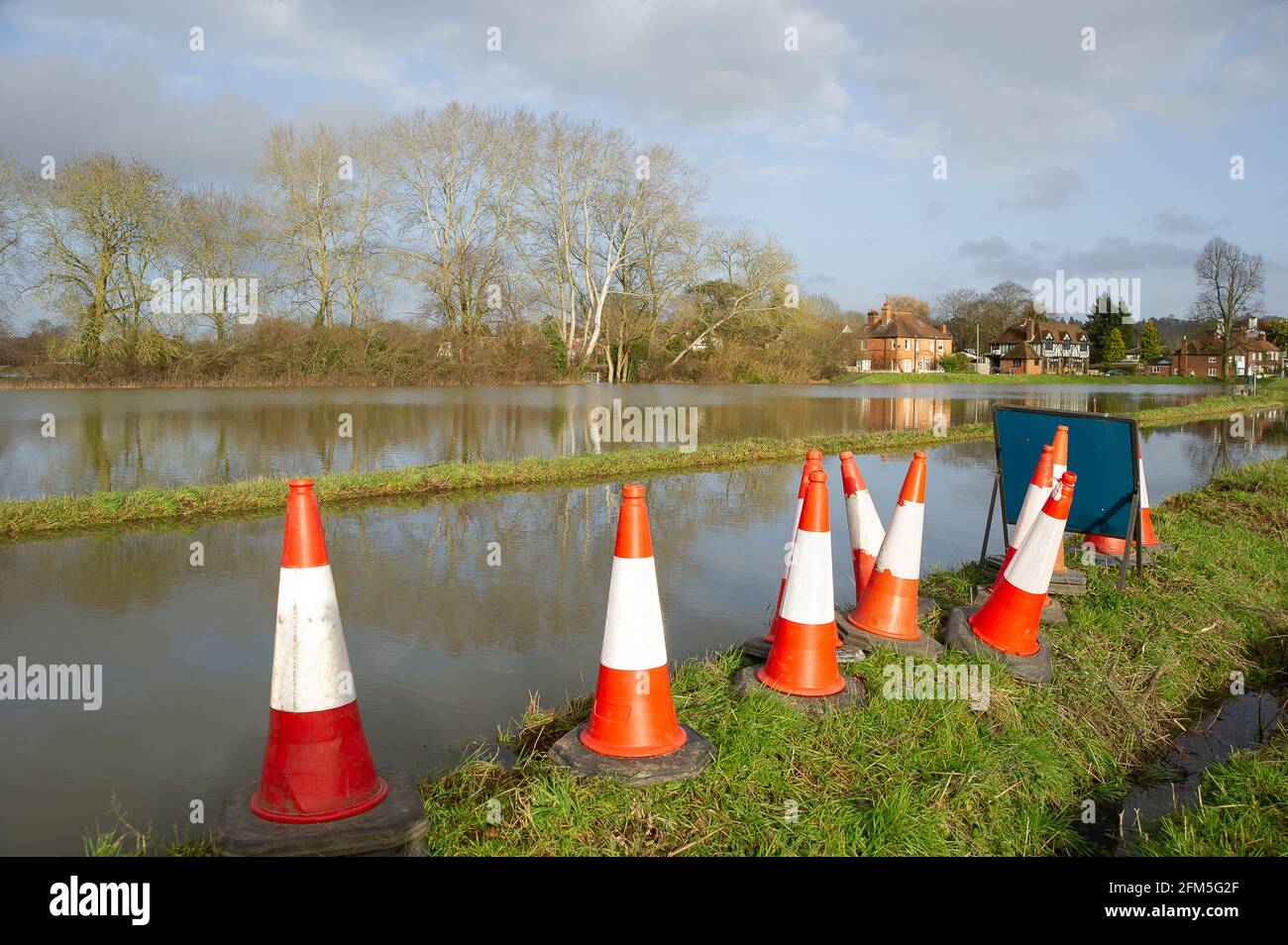 Flooding Cookham High Resolution Stock Photography and Images - Alamy