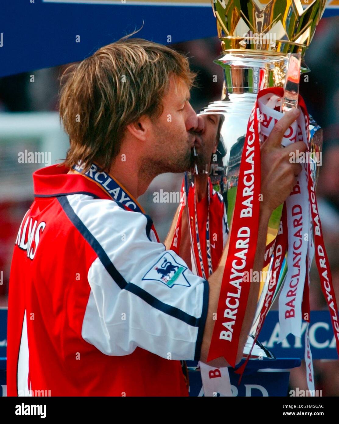 Tony adams arsenal hi-res stock photography and images - Alamy
