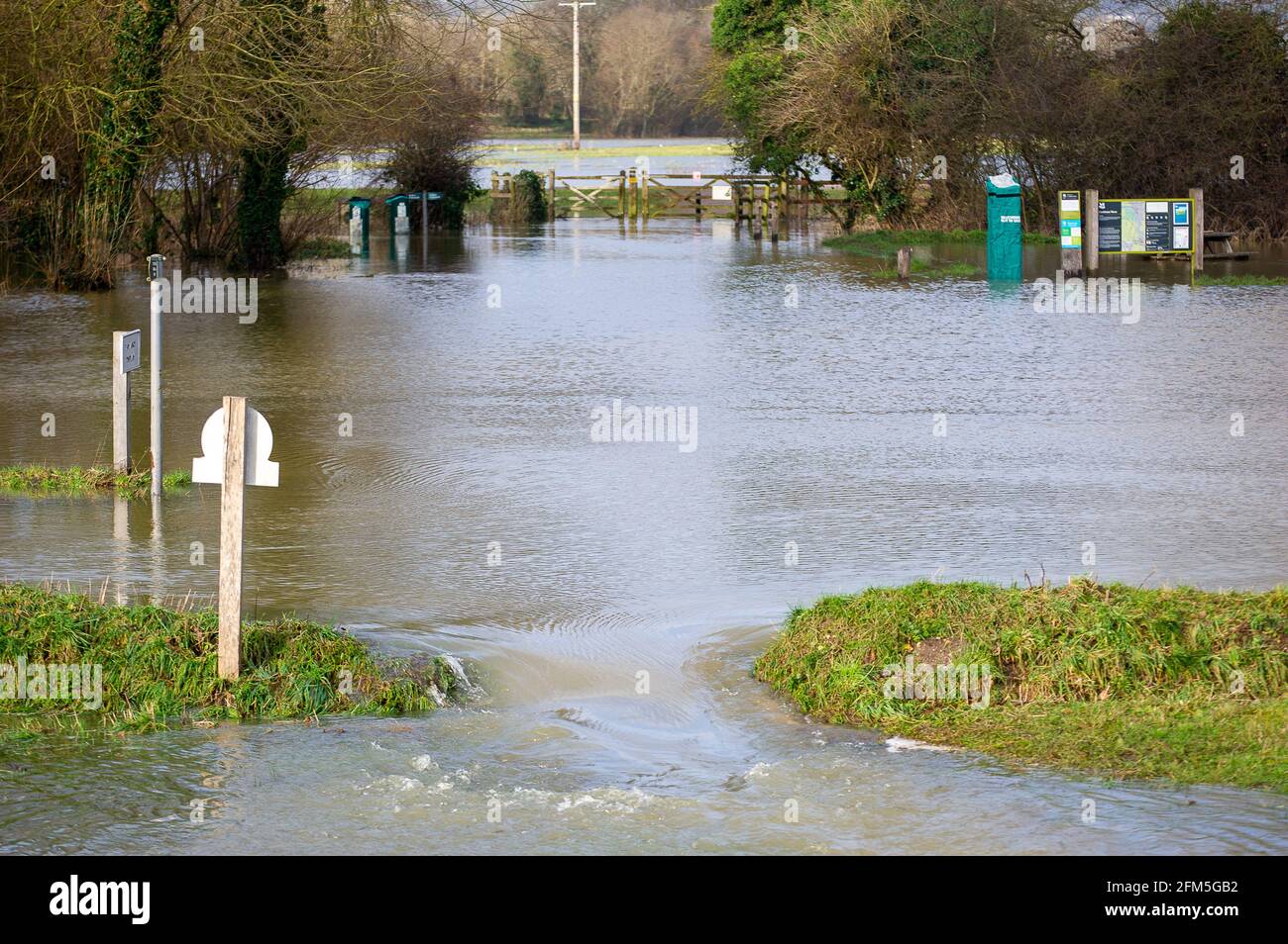 Flooding Cookham High Resolution Stock Photography and Images - Alamy