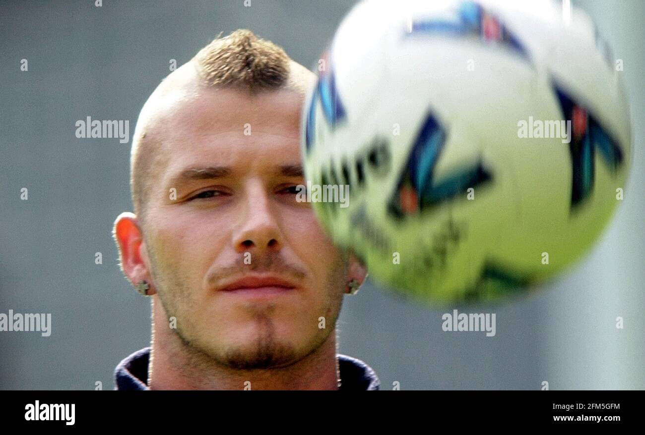 David beckham england 2001 hi-res stock photography and images - Alamy