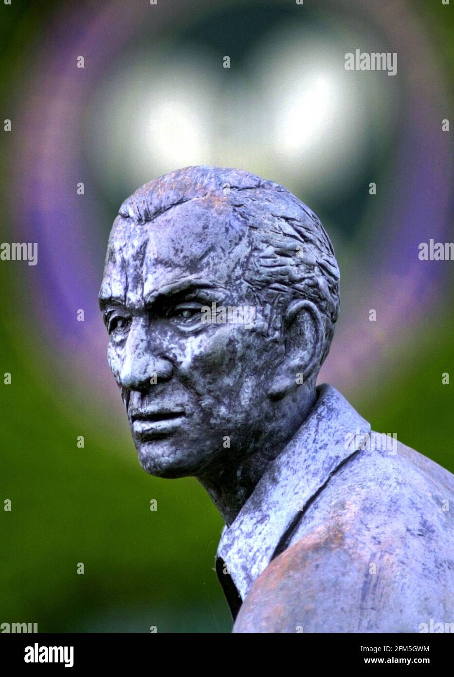 Fred Perry statue at Wimbledon Tennis Championships 2001 Stock Photo ...