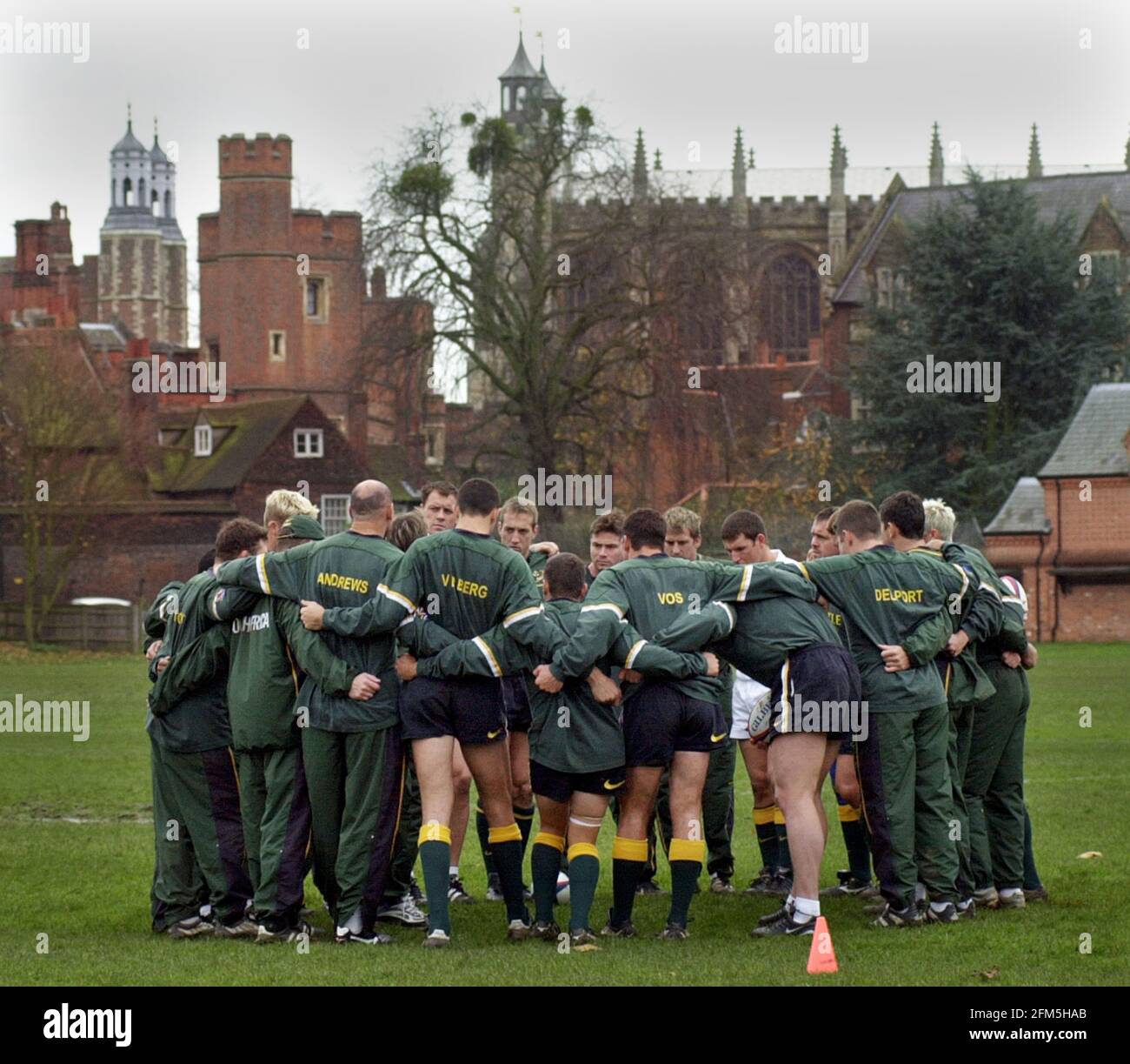 SOUTH AFRICAN RUGBY TEAM TRAINING AT ETON COLLAGE 28/11/2000. PICTURE ...