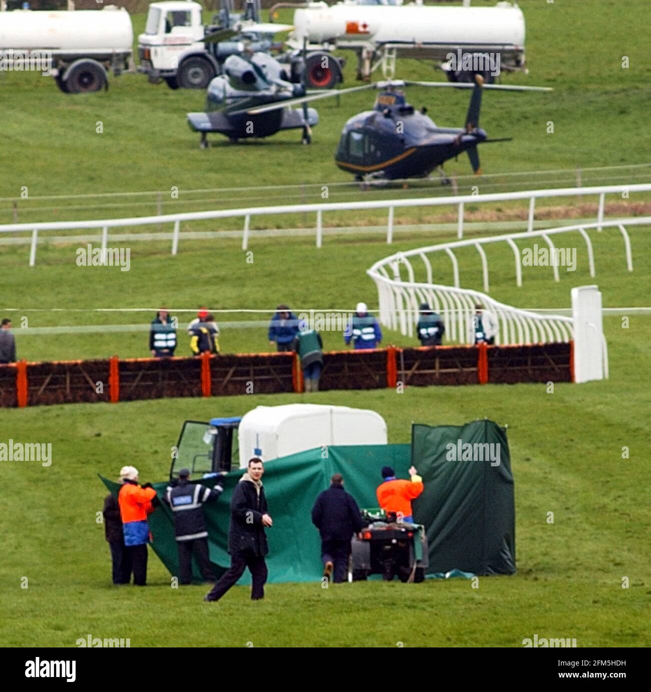 CHELTENHAM QUEEN MOTHERS CHASE 13/3/2002 PICTURE DAVID ASHDOWN RACING ...