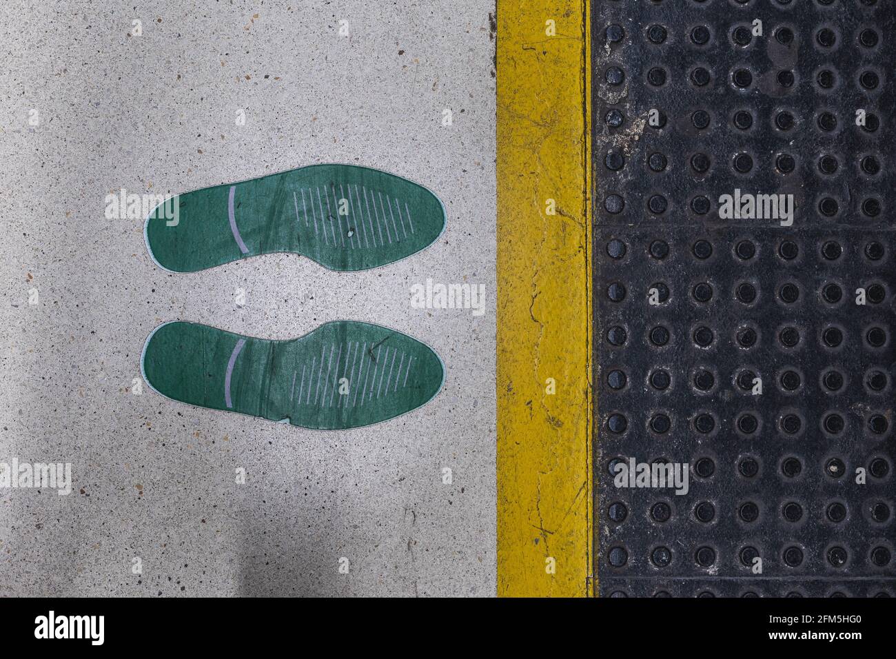 signaling of feet on the ground of the subway Stock Photo - Alamy