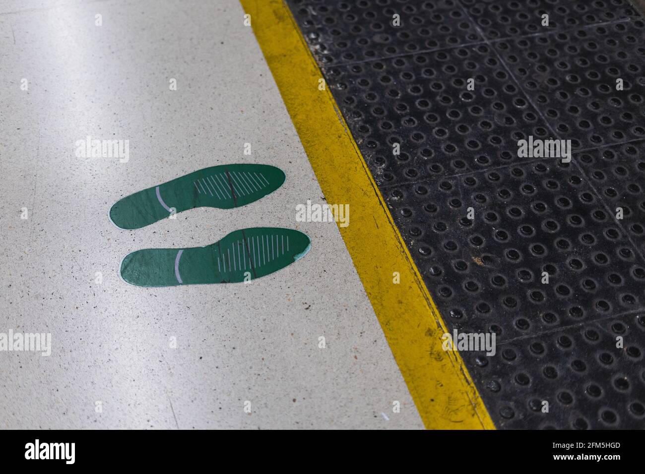signaling of feet on the ground of the subway Stock Photo - Alamy