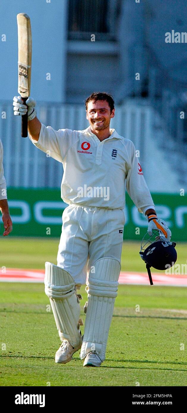 5TH TEST ENG V AUS AT THE OVAL 25/8/2001 RAMPS GETS HIS 100 PICTURE ...