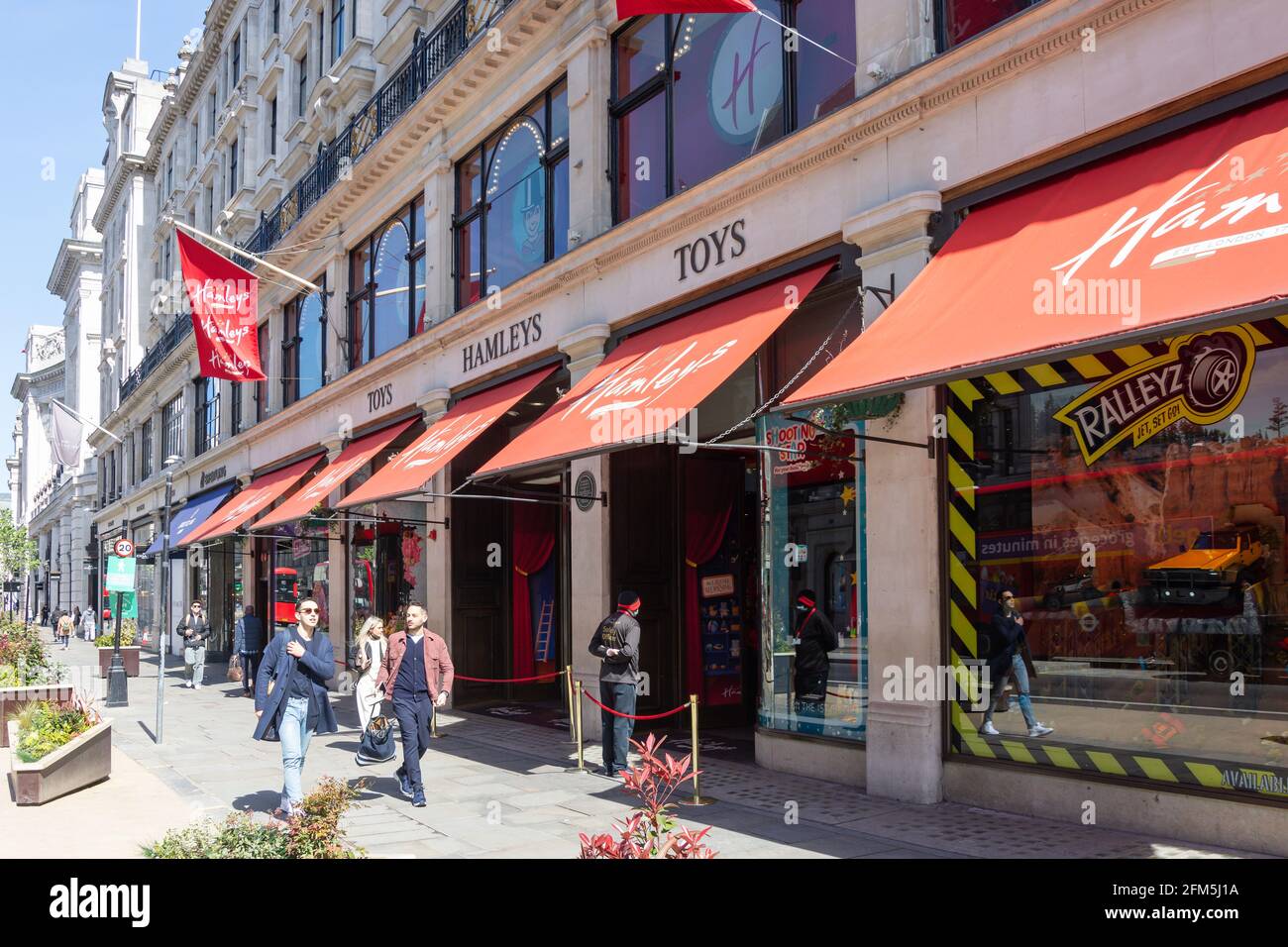 Hamleys London High Resolution Stock Photography and Images - Alamy