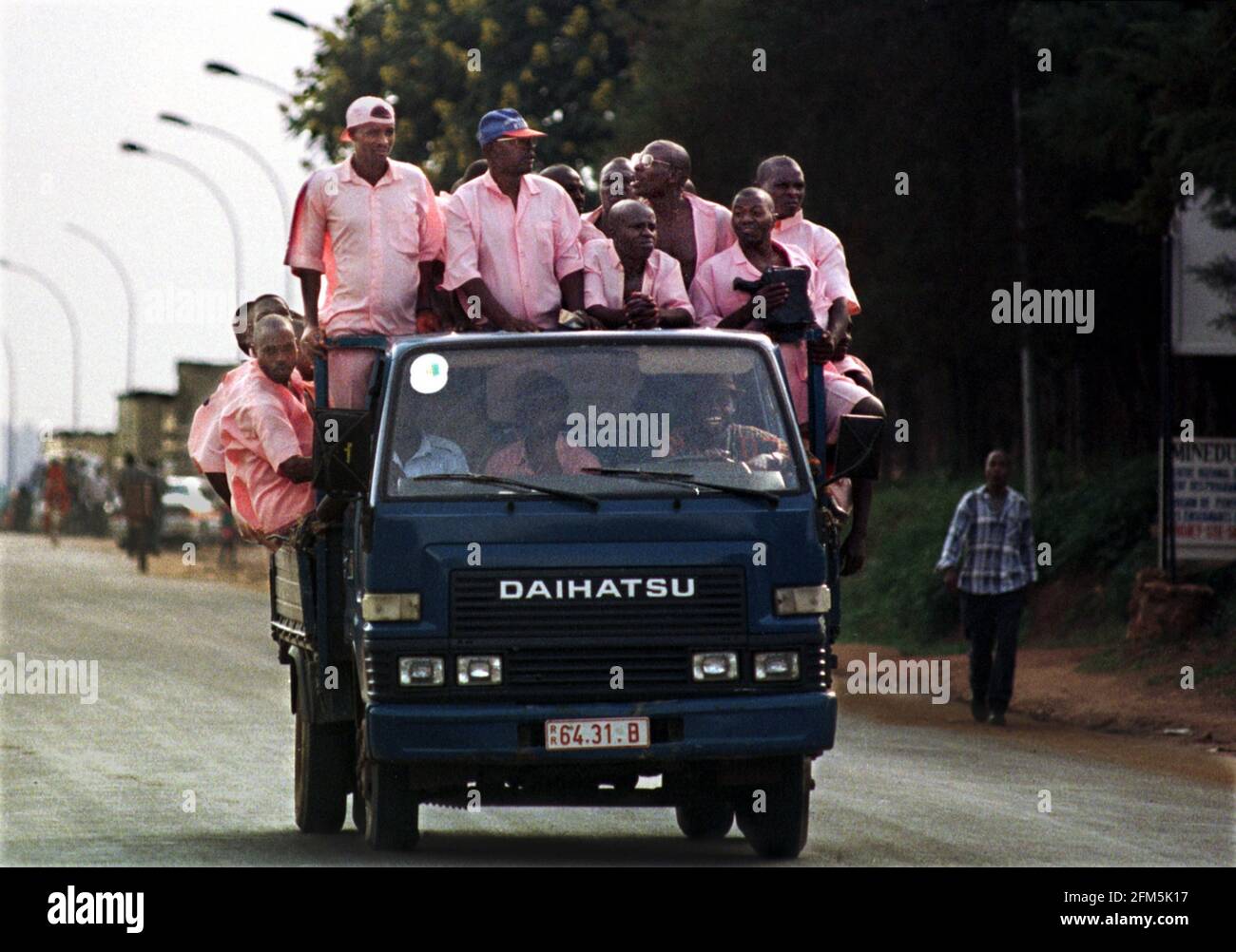 Rwandan Prisoners February 1999 Prisoners wearing the distinctive ...