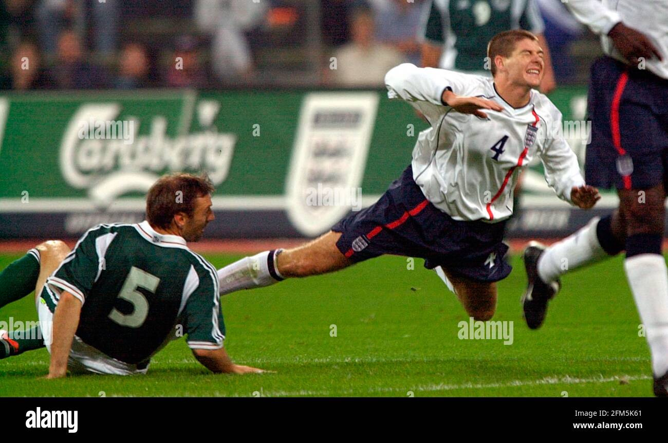 England germany football 2001 hi-res stock photography and images - Alamy