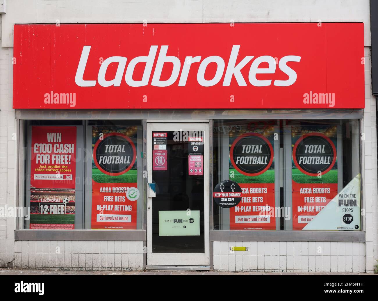 Exterior view of ladbrokes hi-res stock photography and images - Alamy