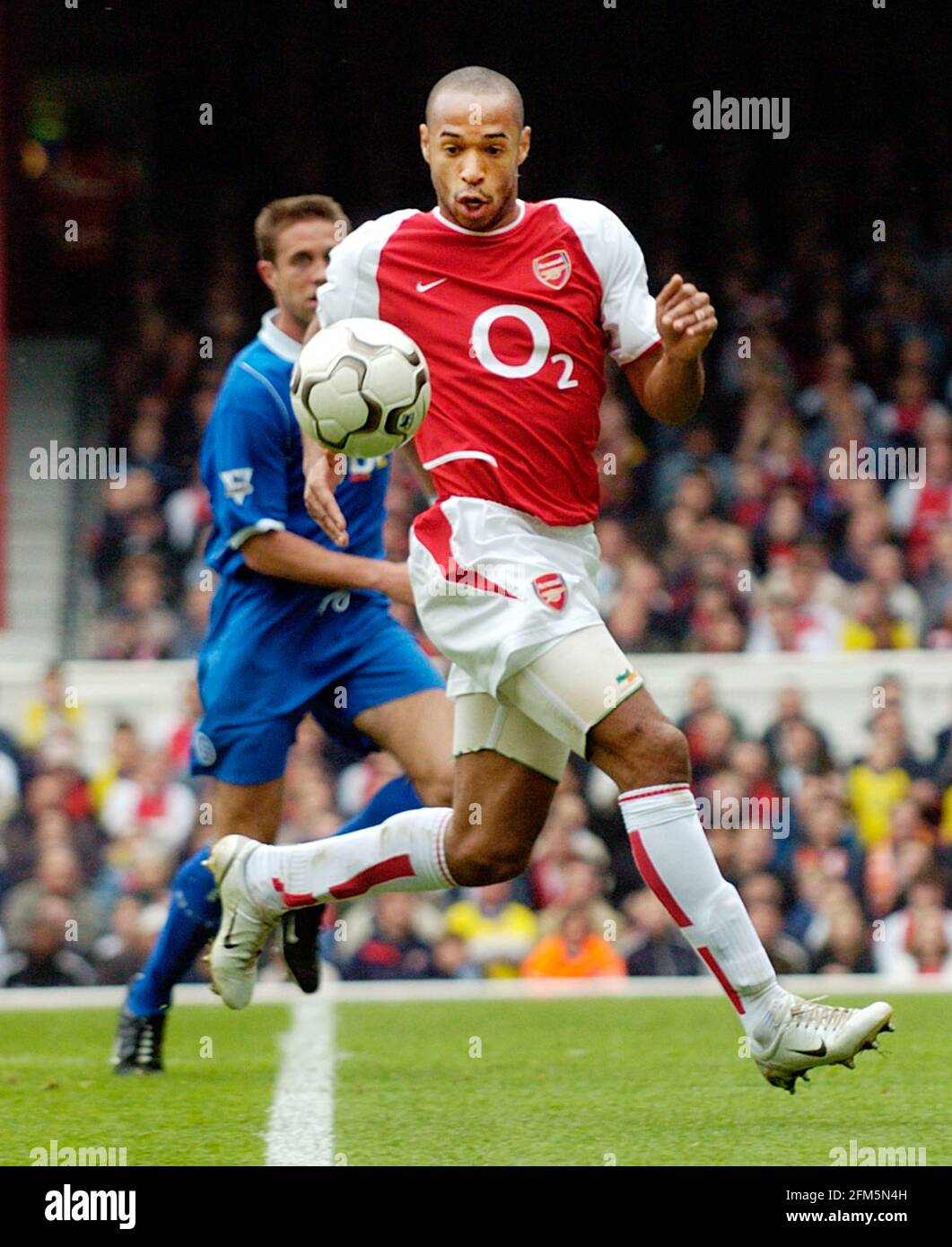Thierry henry arsenal hi-res stock photography and images - Alamy