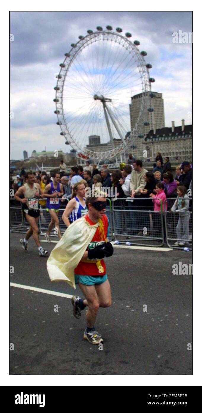 London marathon 2002 hi-res stock photography and images - Alamy