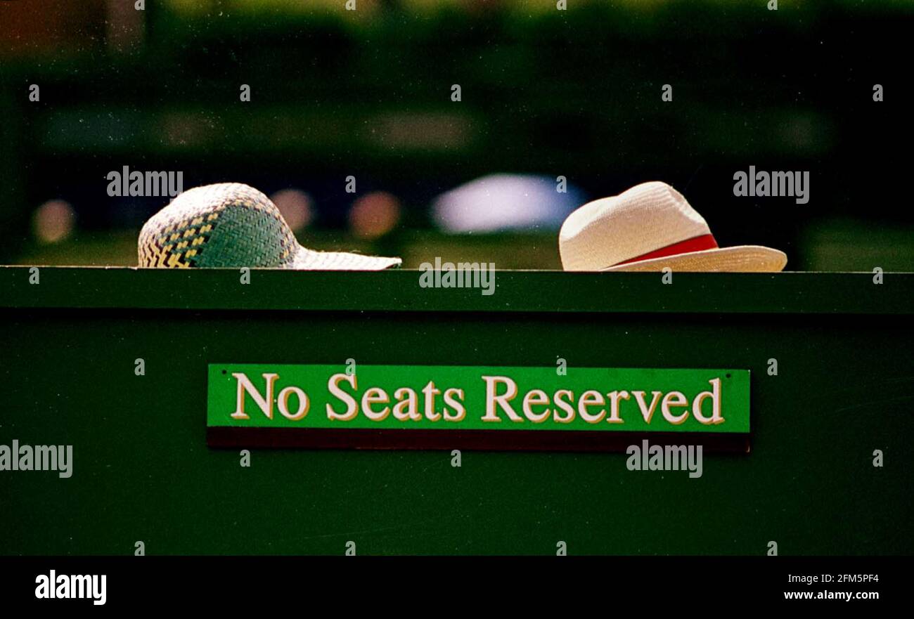 Watching wimbledon tennis hi-res stock photography and images - Alamy