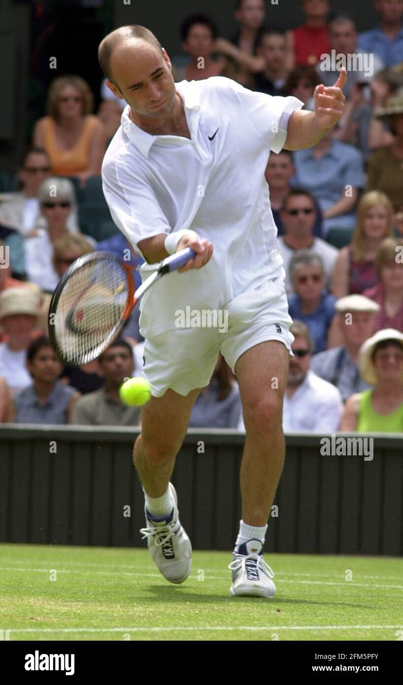 Andre agassi wimbledon 2001 hi-res stock photography and images - Alamy