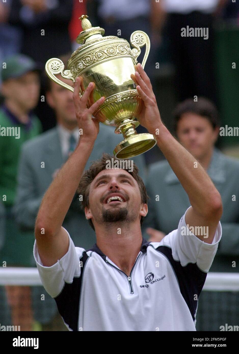 GORAN IVANISEVIC WINS THE MENS FINAL AT WIMBLEDON TENNIS CHAMPIONSHIPS ...