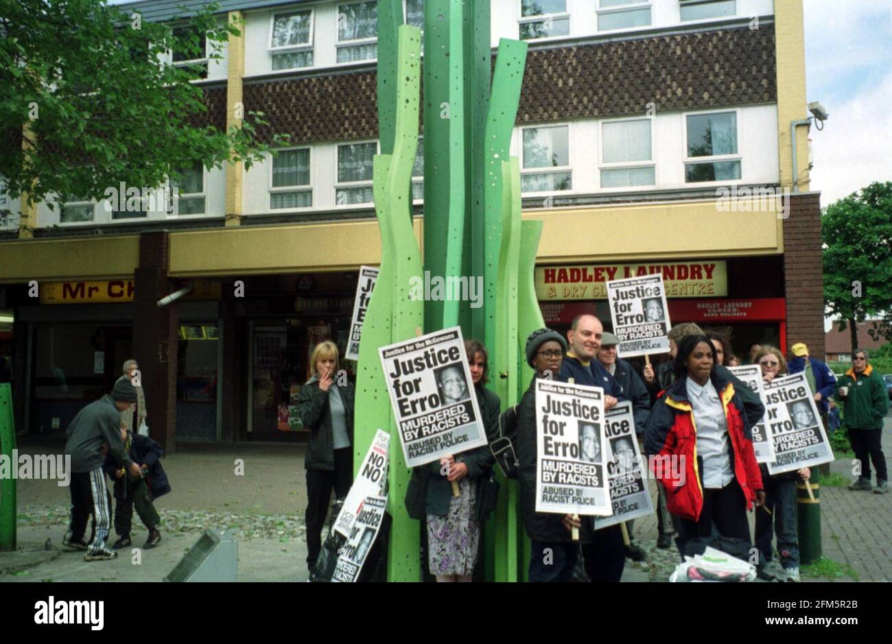 THE SUSPICIOUS DEATH ERROL MCGOWAN JUNE 2001 DEMOSTRATION IN FRONT OF ...