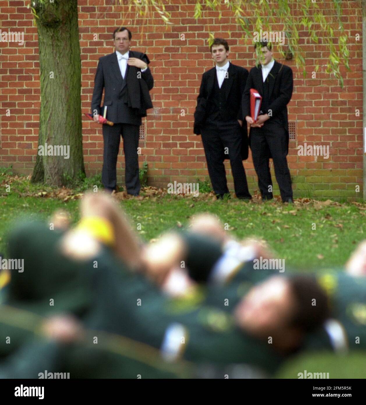 SOUTH AFRICAN RUGBY TEAM TRAINING AT ETON COLLAGE 28/11/2000. PICTURE ...