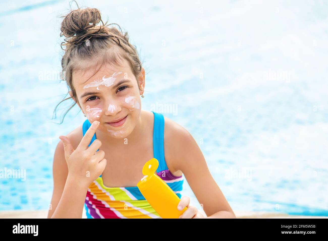 Putting lotion on baby hi-res stock photography and images - Alamy