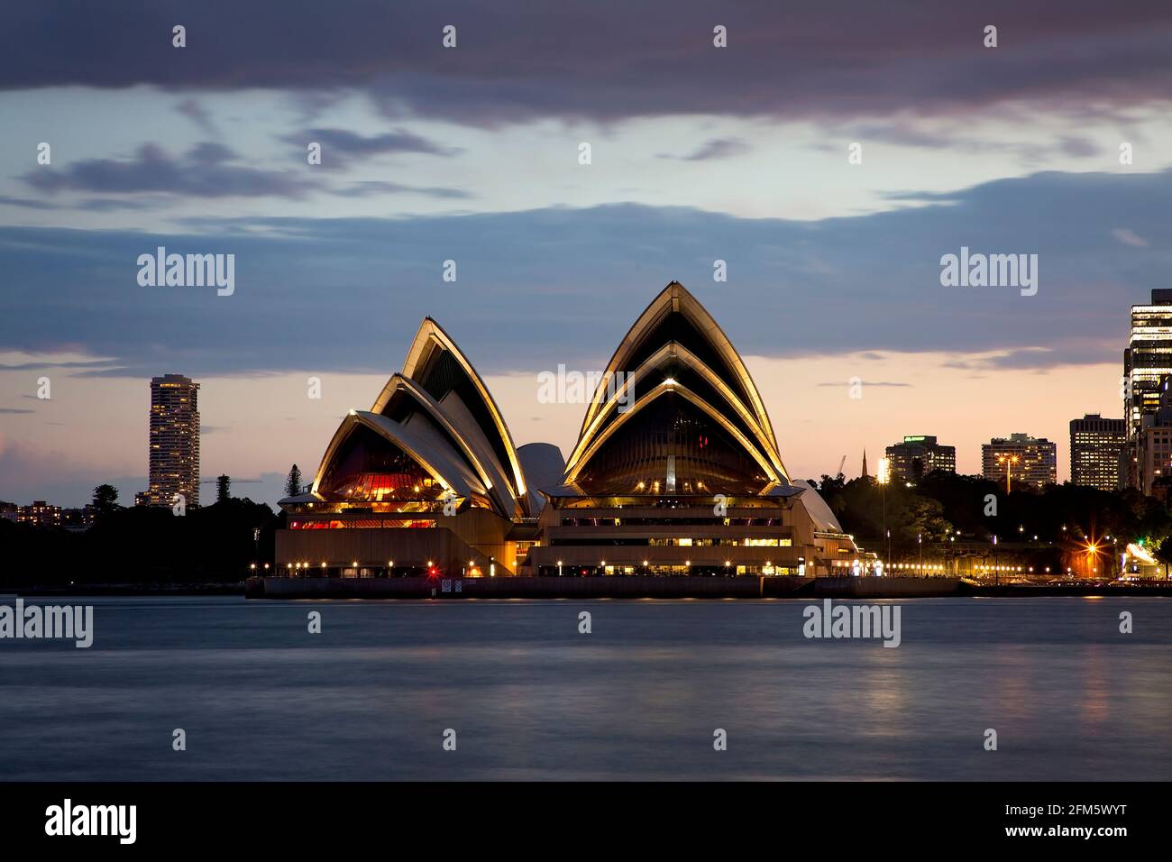 Sydney opera house at night hi-res stock photography and images - Alamy