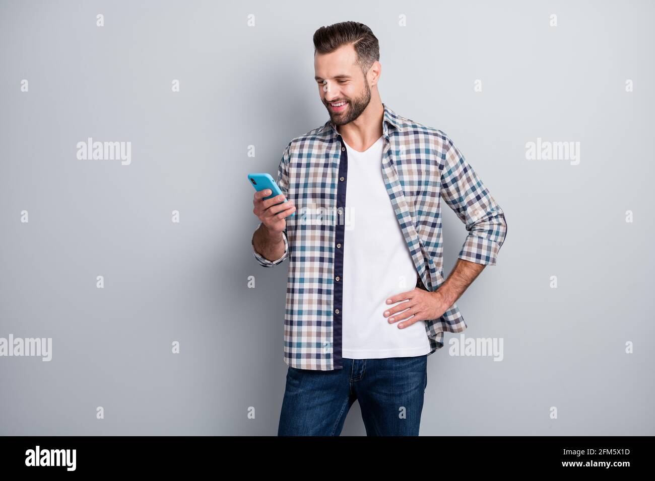 Photo portrait of man using cellphone browsing internet isolated on ...