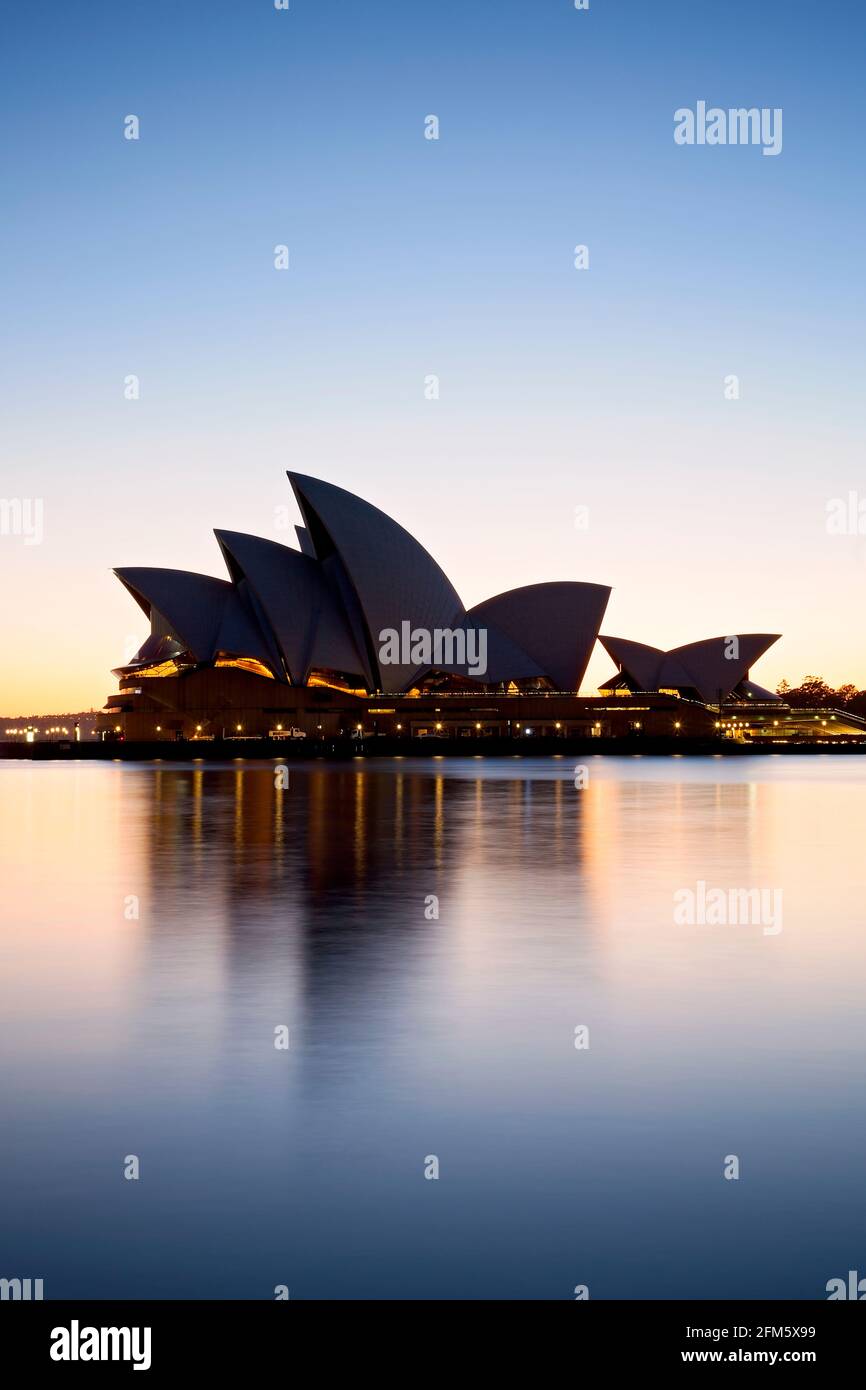 Sydney Opera House Silhouette Stock Photo - Alamy