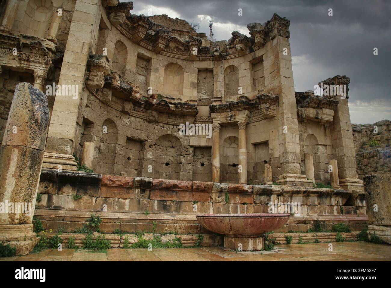 Ancient roman ruins in the city of Jerash Stock Photo - Alamy